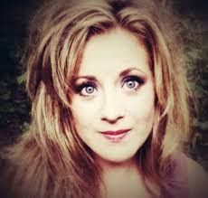 🐞 Paroles Iselin Solheim : paroles de chansons, traductions et ...