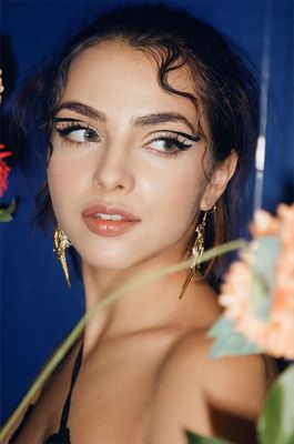 🐞 Paroles Cäroline : paroles de chansons, traductions et nouvelles chansons