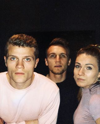 🐞 Paroles We Three : paroles de chansons, traductions et nouvelles chansons